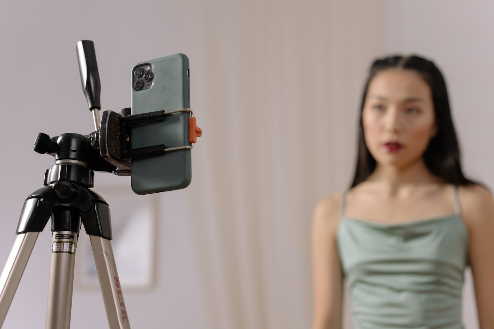 Tertarik Jadi Host Live Streaming? Ketahui 5 Tips Suksesnya